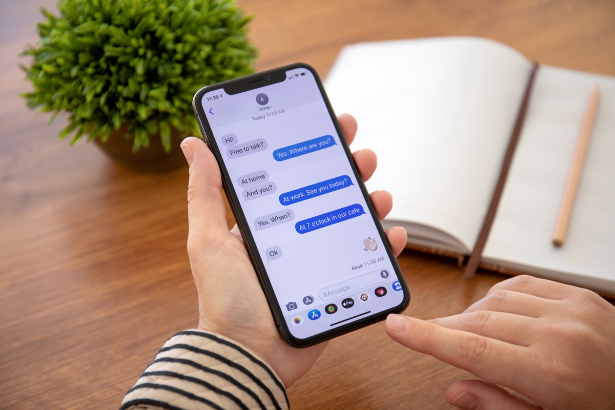 How To Forward Text Messages On IPhone